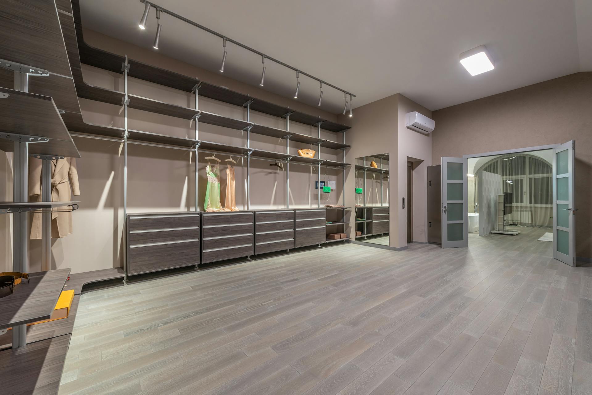 The Best Luxury Walk-In Closet Brands: Elevating Style and Storage in ...